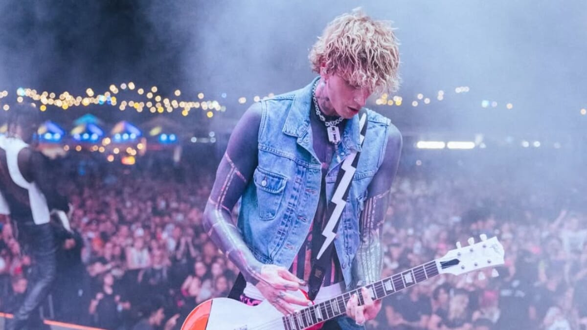 Machine Gun Kelly Dazzles Vegas Crowd Ahead of Formula 1 Grand Prix